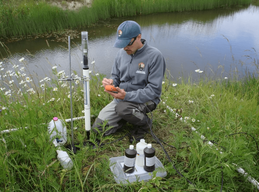 Pengembangan Conductivity Meter Berbasis Sensor